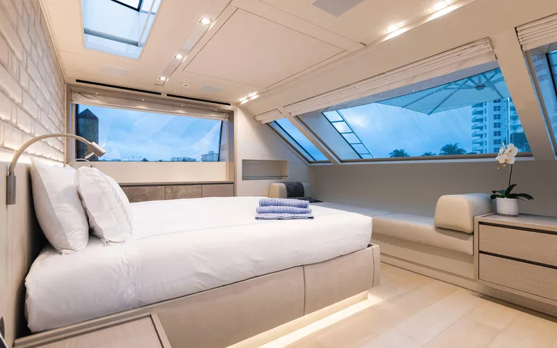 HALCYON yacht for charter (Sanlorenzo, 34.14m, 2018)